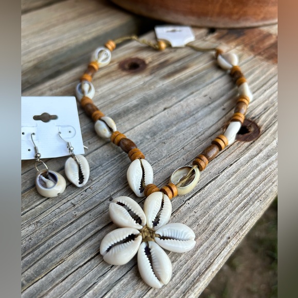 Son Paises | Jewelry | Nwt Necklace Shell And Earrings Set | Poshmark